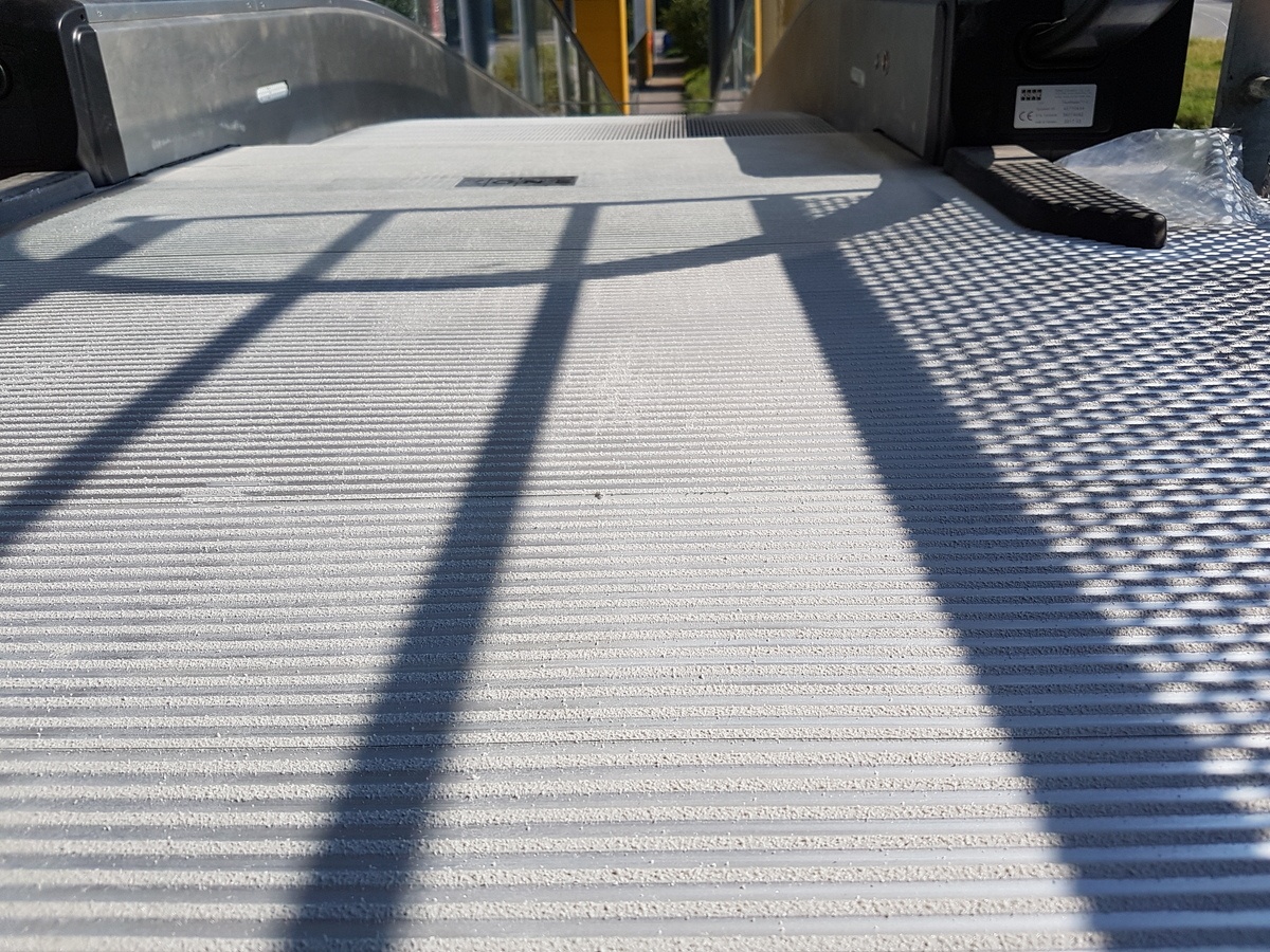 SERVICES - NON-SLIP COATING FOR LANDING PLATFORMS - Safe Walkway