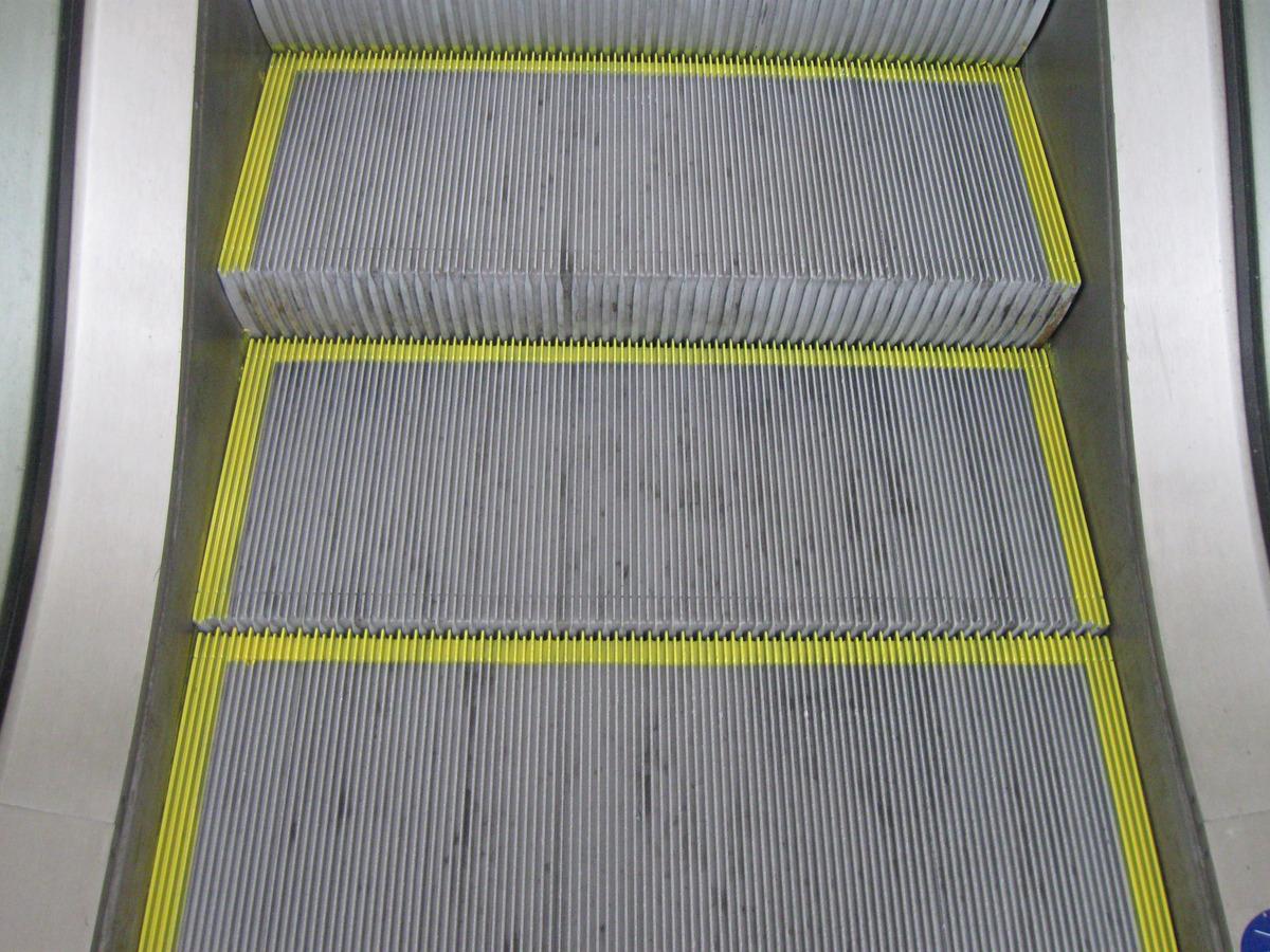 Safe Walkway - SERVICES - NON-SLIP COATING FOR ESCALATORS